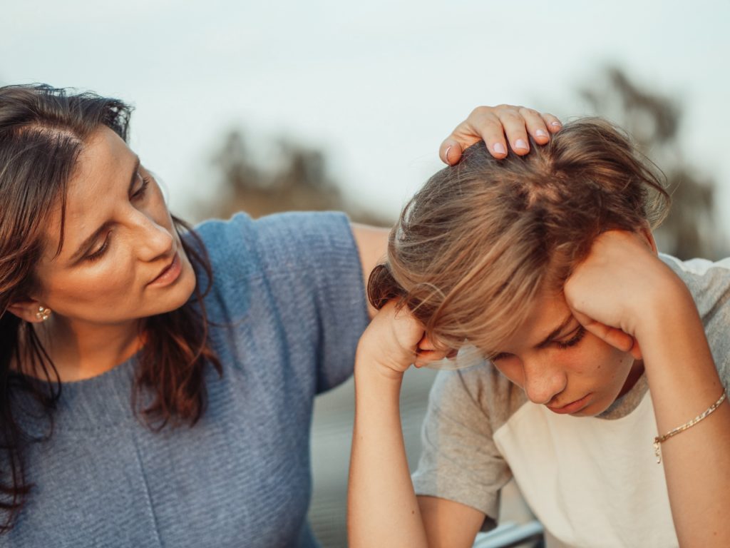 HOW TO UNDERSTAND PARENT-CHILD RELATIONSHIP PROBLEMS
